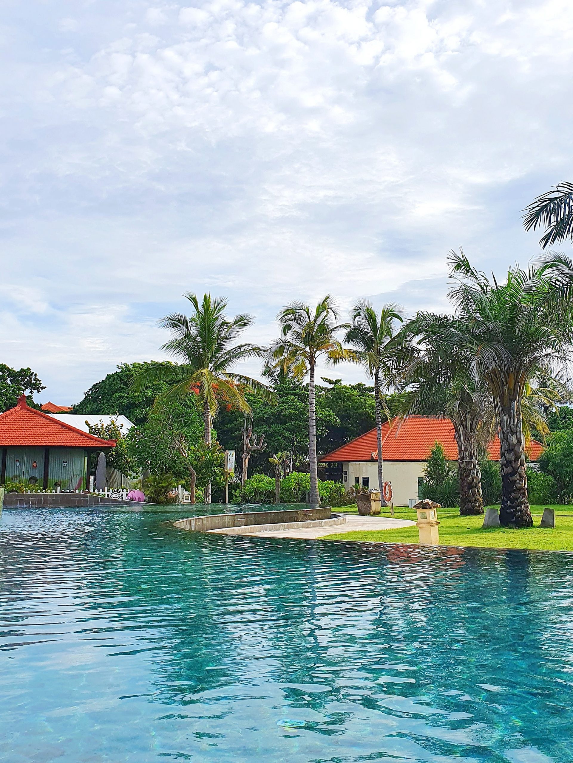Menginap Pinggir Pantai di Merusaka Nusa Dua Bali