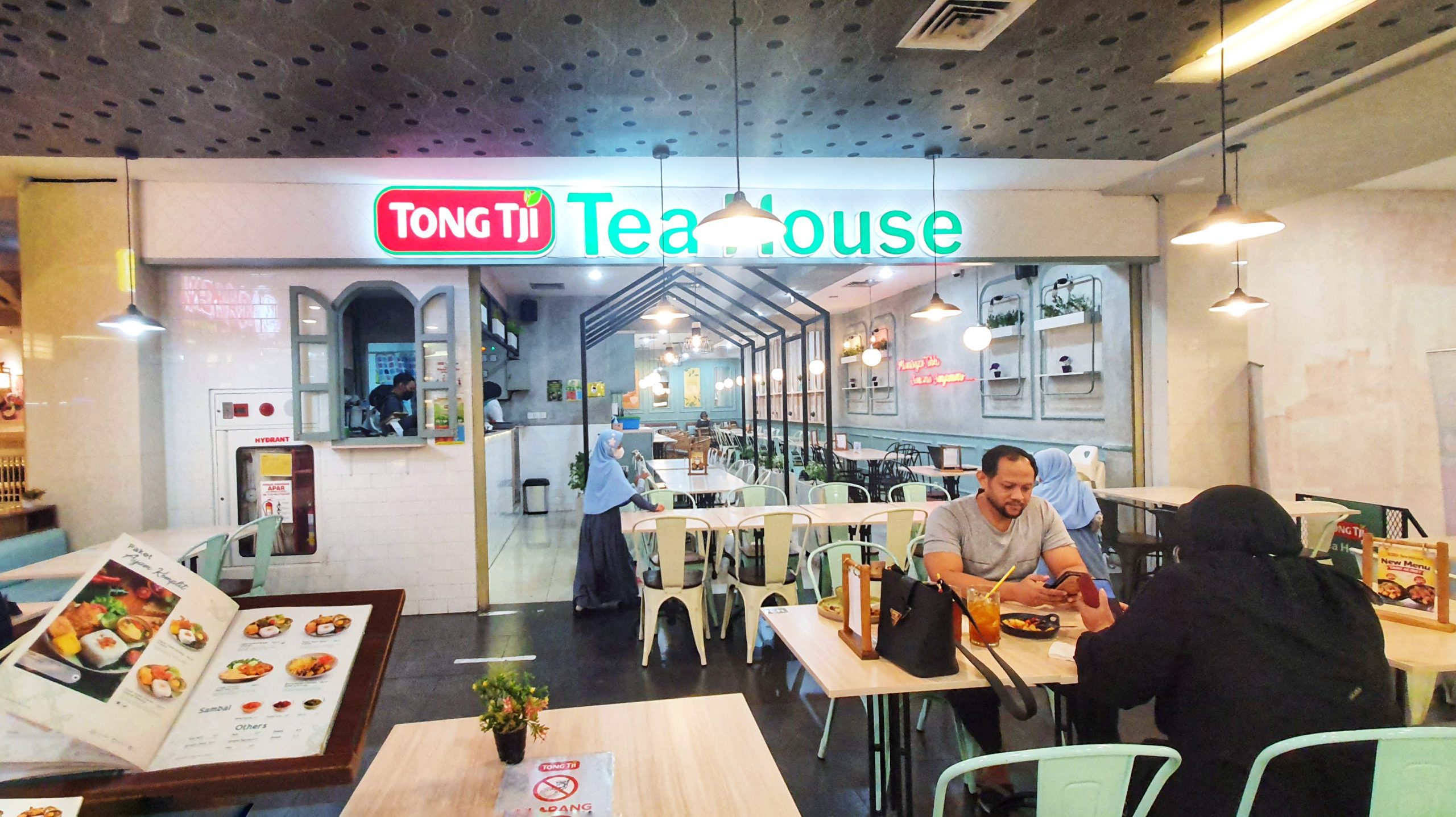 Ngemil Bareng Anak-anak di Tong Tji Tea House Dmall - Blog Traveling ...