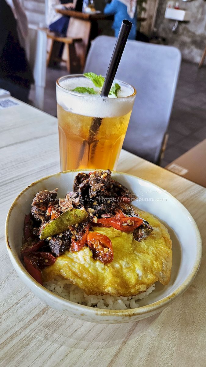 Monty's Kitchen Kafe Industrial yang Cozy Depok - Blog Traveling ...