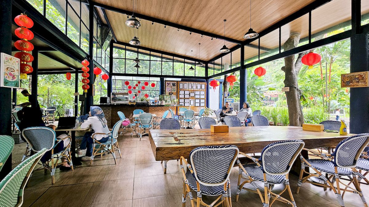 Review Breezy Cafe Rumah Perubahan Jakarta Escape