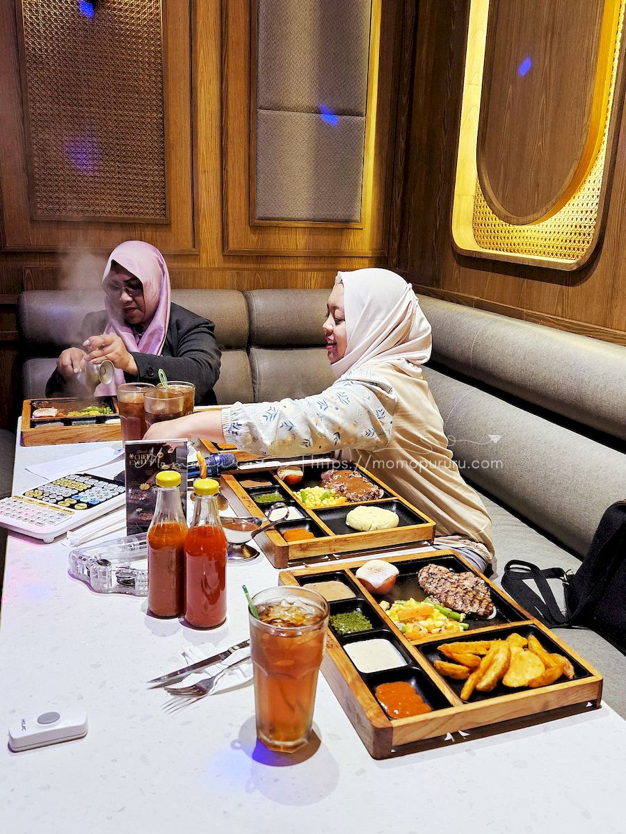 Makan Steak Sambil Karaokean Gratis di Steak 21 - Blog Traveling ...